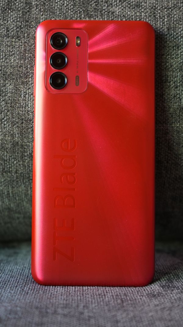 ZTE Blade V40 Vita Review